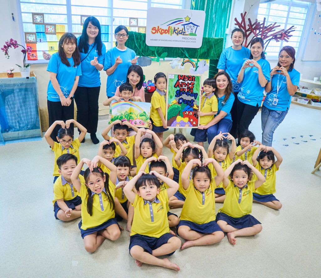 K2 Kids Receive New Book by Minister Sun Xueling